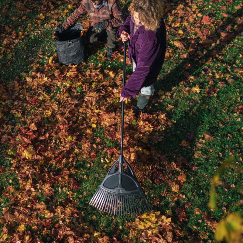 Grabie do liści Fiskars XL Solid