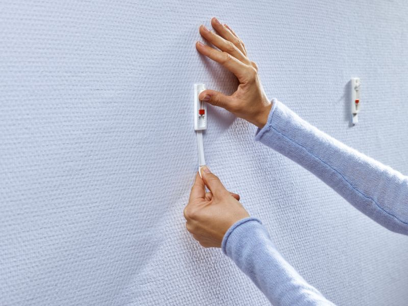 Regulowany gwóźdź samoprzylepny Tesa 1kg biały 4 sztuki